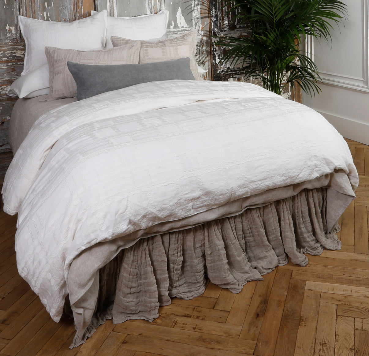 LINEN RUFFLE SEA ISLE BED SKIRT - Linum Bedding – Native Linum