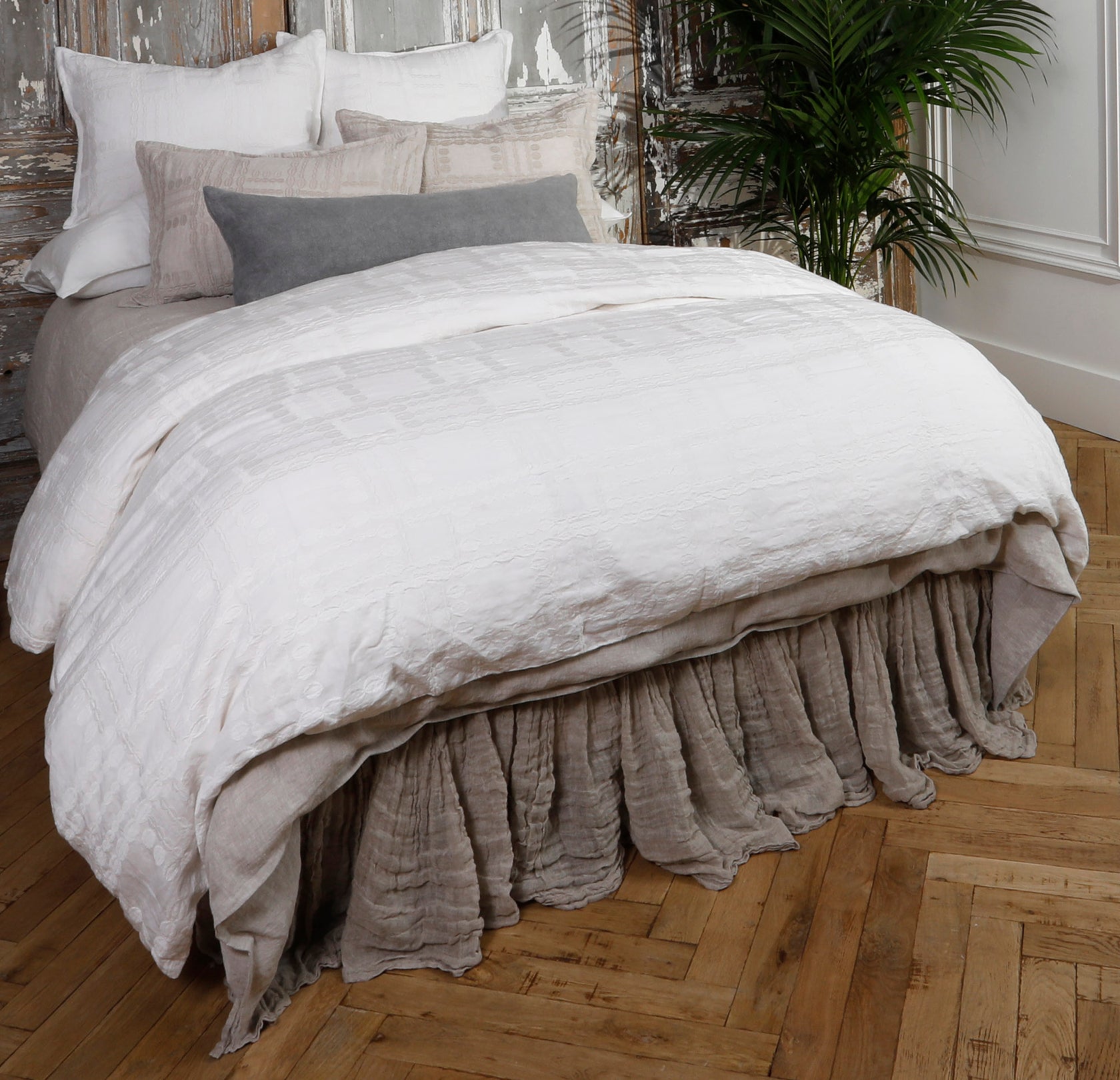 LINEN RUFFLE SEA ISLE BED SKIRT - Linum Bedding – Native Linum