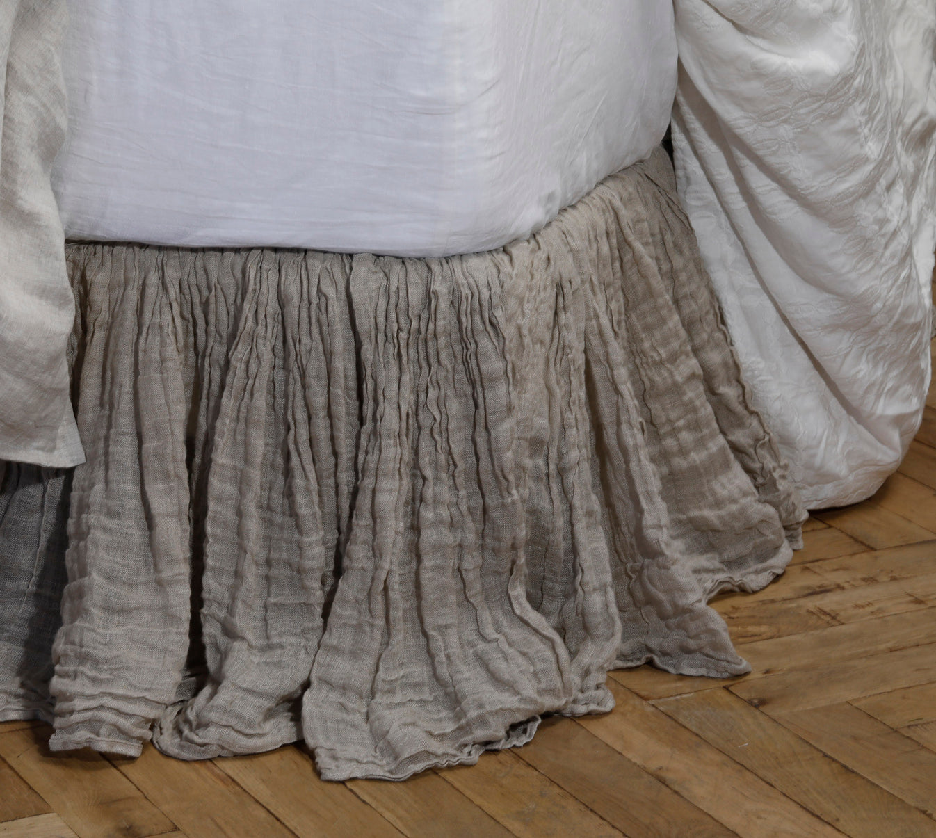 LINEN RUFFLE SEA ISLE BED SKIRT - Linum Bedding – Native Linum